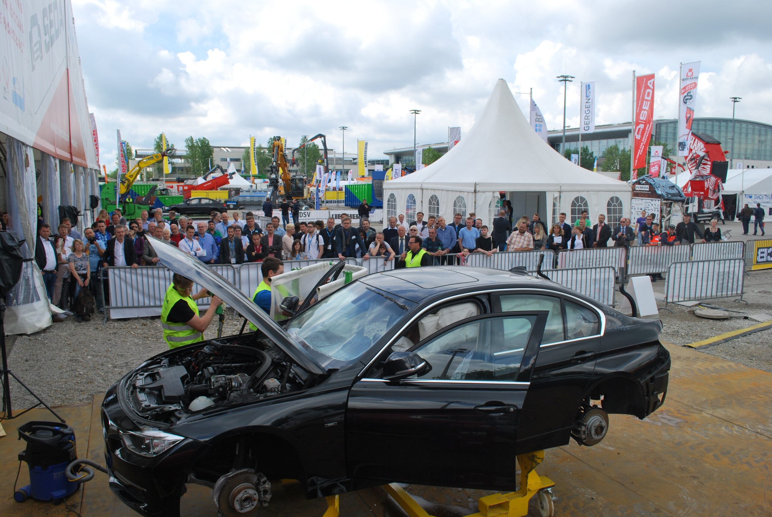 IFAT: Live demonstration of car-recycling process - RECYCLING magazine