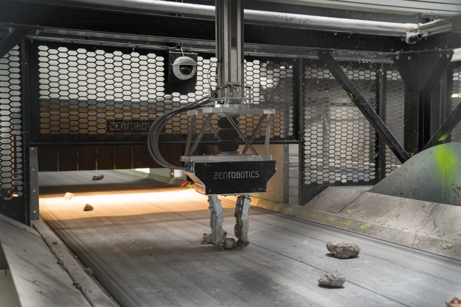 Waste sorting robots make recycling more efficient - RECYCLING magazine