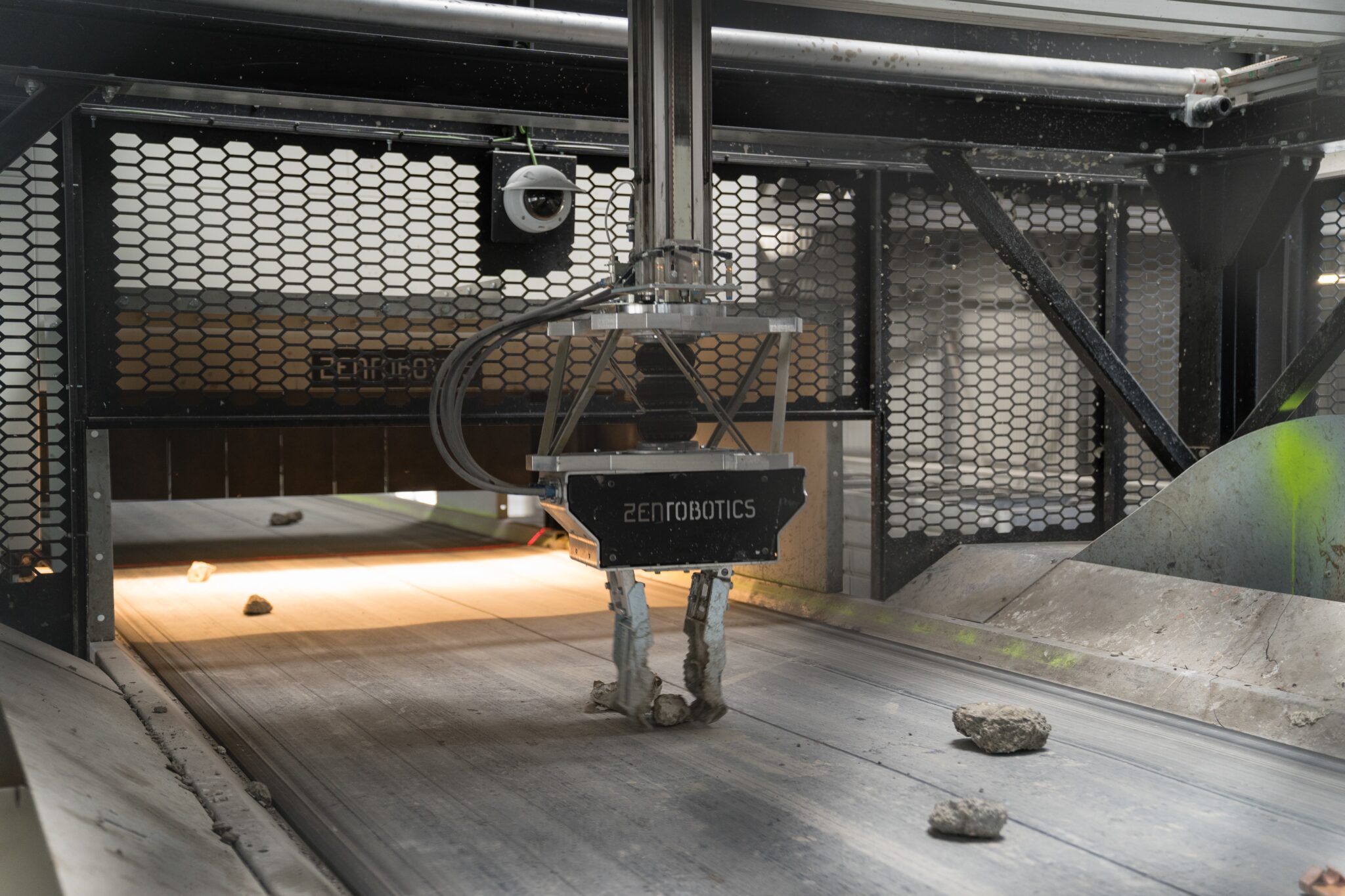 Waste sorting robots make recycling more efficient - RECYCLING magazine