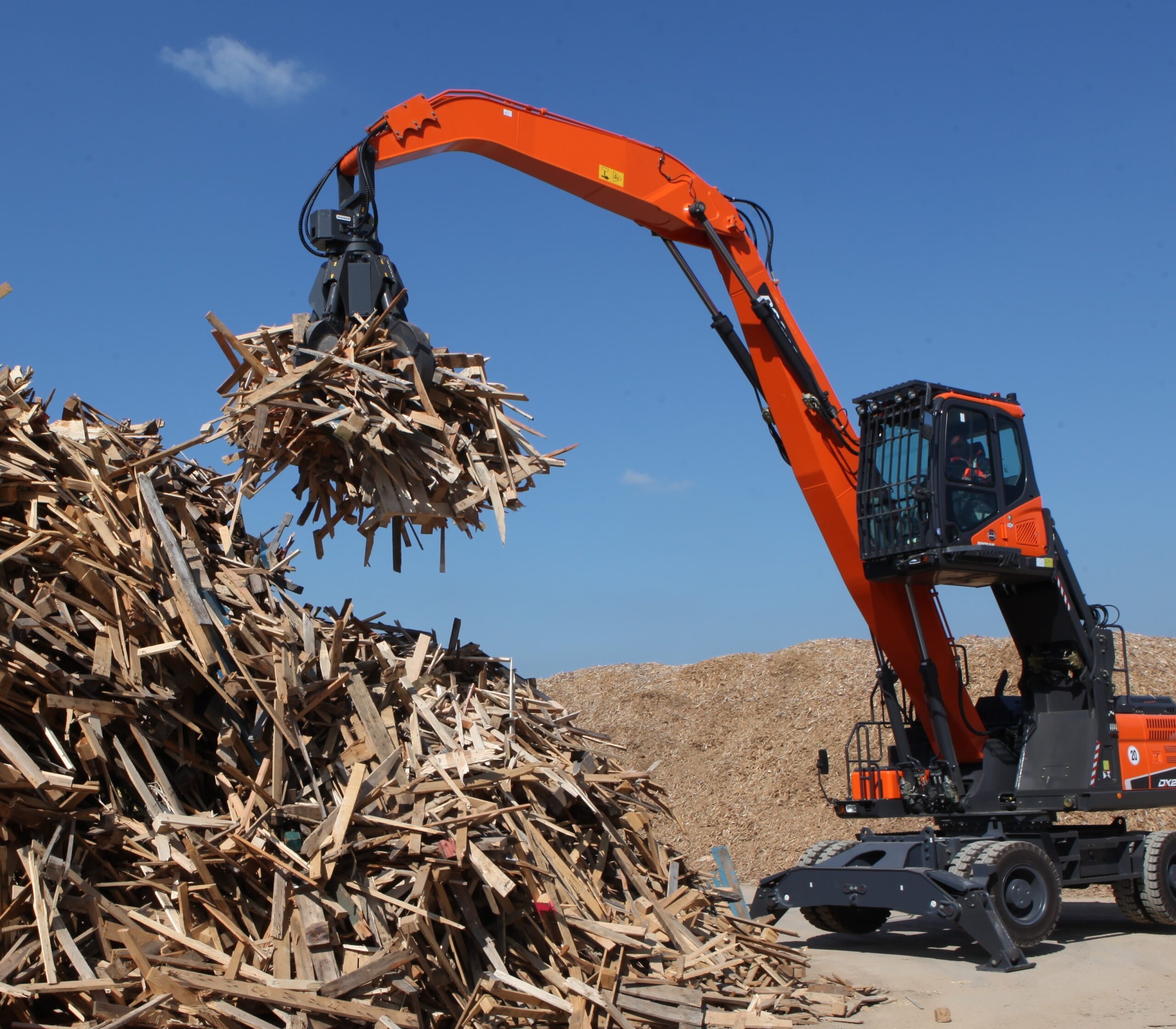 New material handler from Doosan - RECYCLING magazine New material handler from Doosan - RECYCLING magazine