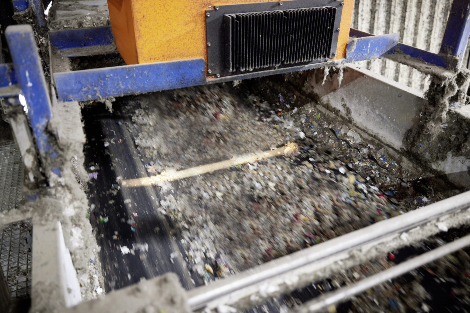 Powerful, energy efficient and high-throughput shredding for solid ...