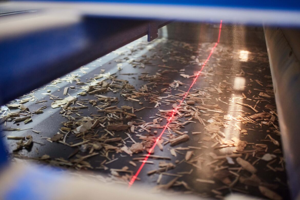 Europe’s third-largest panelboard uses Tomra's wood sorting technology ...