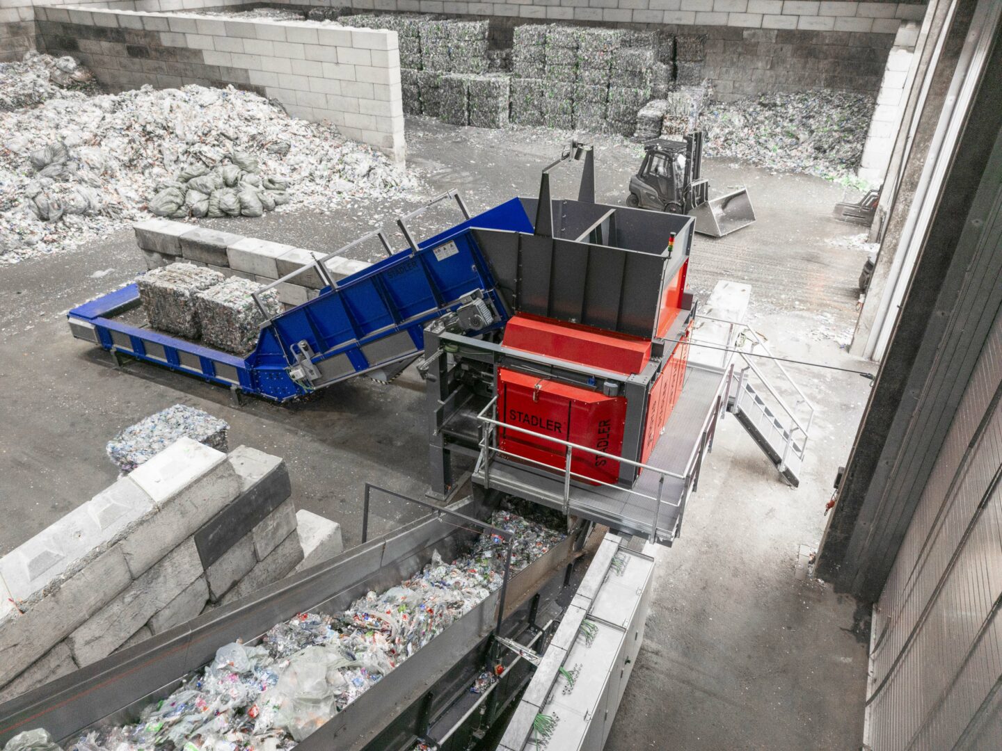 New automated bale wire remover from Stadler - RECYCLING magazine